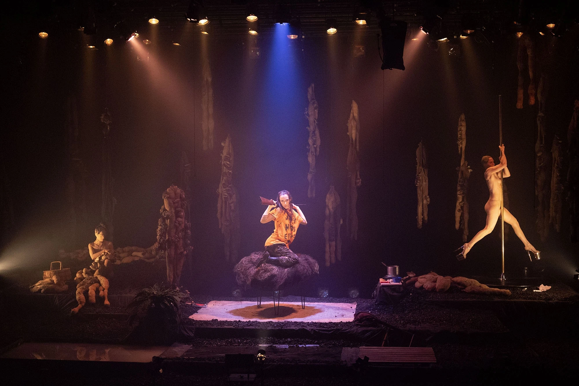 Cher journal; une mutation | Théâtre du Nouveau Monde